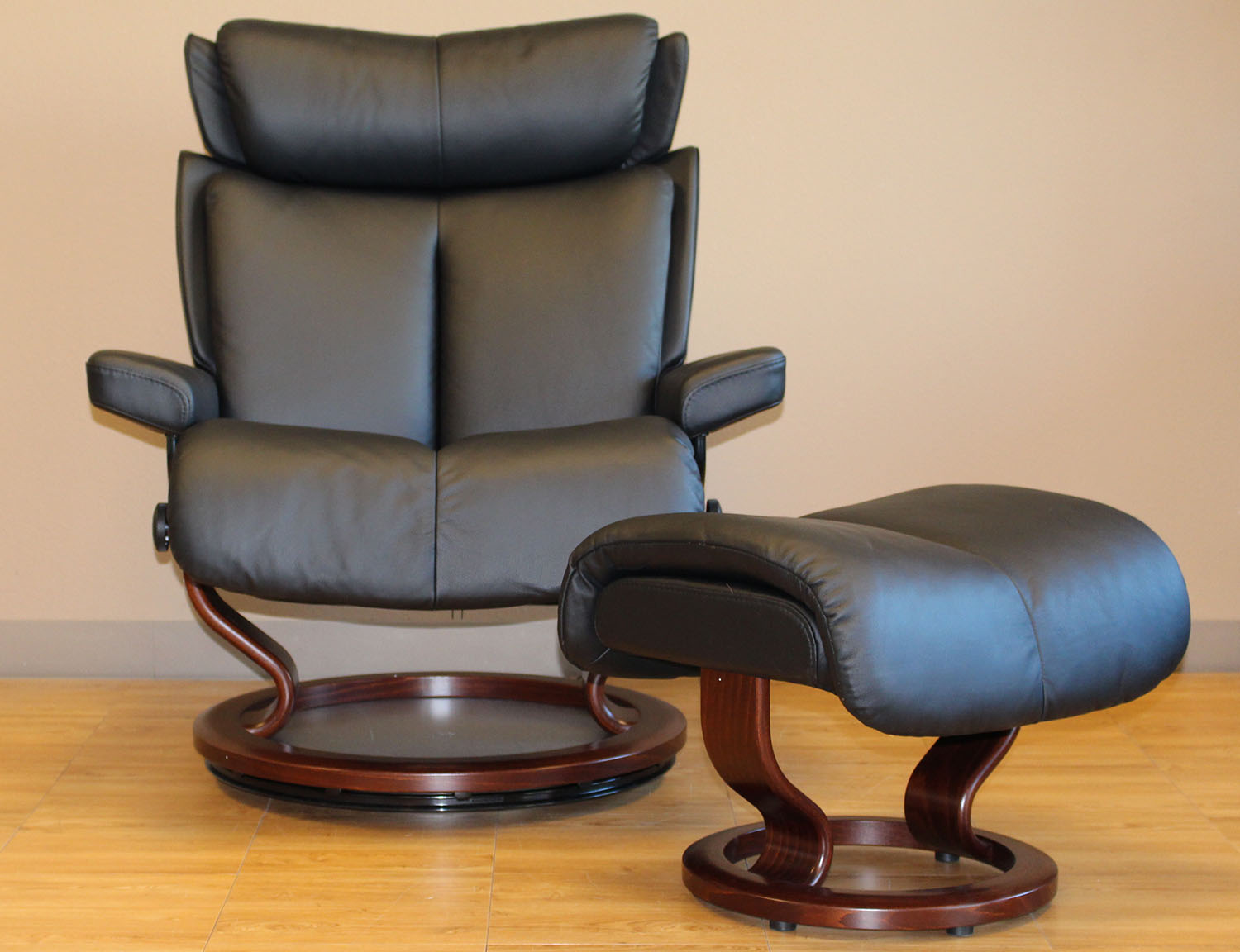 Stressless Magic Paloma Black Leather by Ekornes - Stressless Magic ...